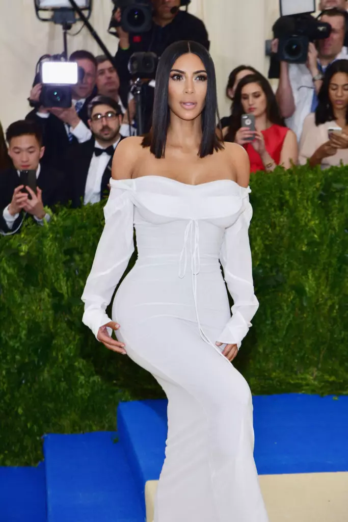 Kim Kardashian Metropolitan Museum of Art'ın 2017 Kostüm Enstitüsü Galasında. Sean Zanni'nin izniyle, © Patrick McMullan.