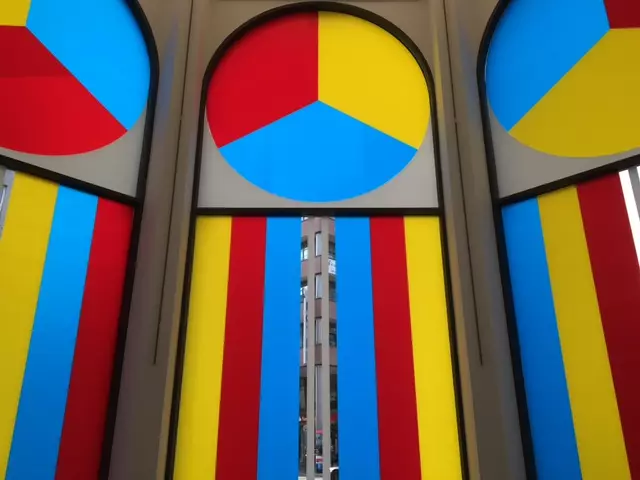 Daniel Buren by Thomas Schult, Foto: Hili Perlson