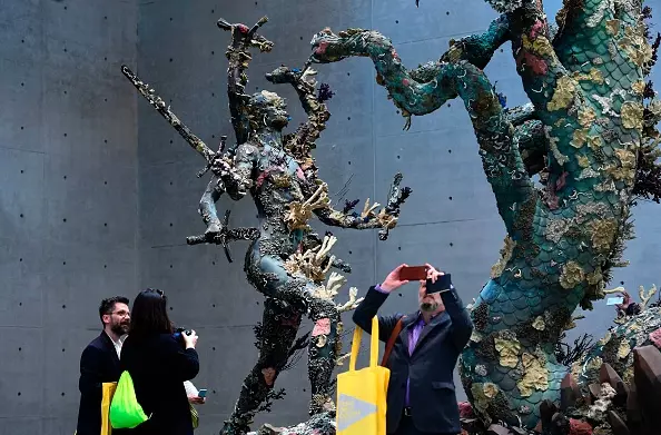 Une sculpture appelée Hydra et Kali est photographiée lors de la présentation à la presse de l'exposition 'Treasures from the Wreck of the Unbelievable' de l'artiste britannique Damien Hirst à la Pinault Collection à Punta della Dogana et Palazzo Grassi à Venise le 6 avril 2017. Crédit photo devrait lire Miguel Medina/AFP/Getty Images.