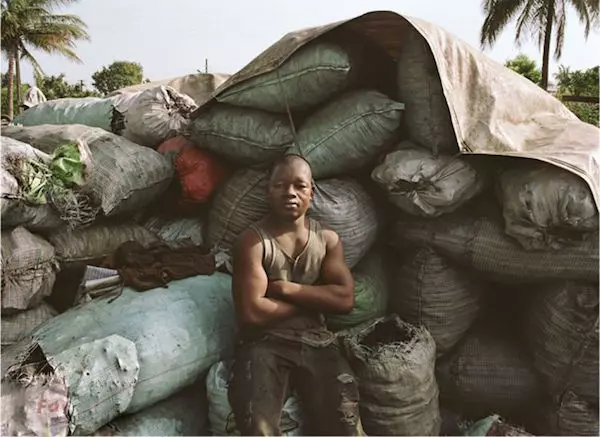 Zwelethu Mthethwa saltou á fama polos seus retratos sinceros de sudafricanos da clase traballadora Foto: Jack Shainman Gallery