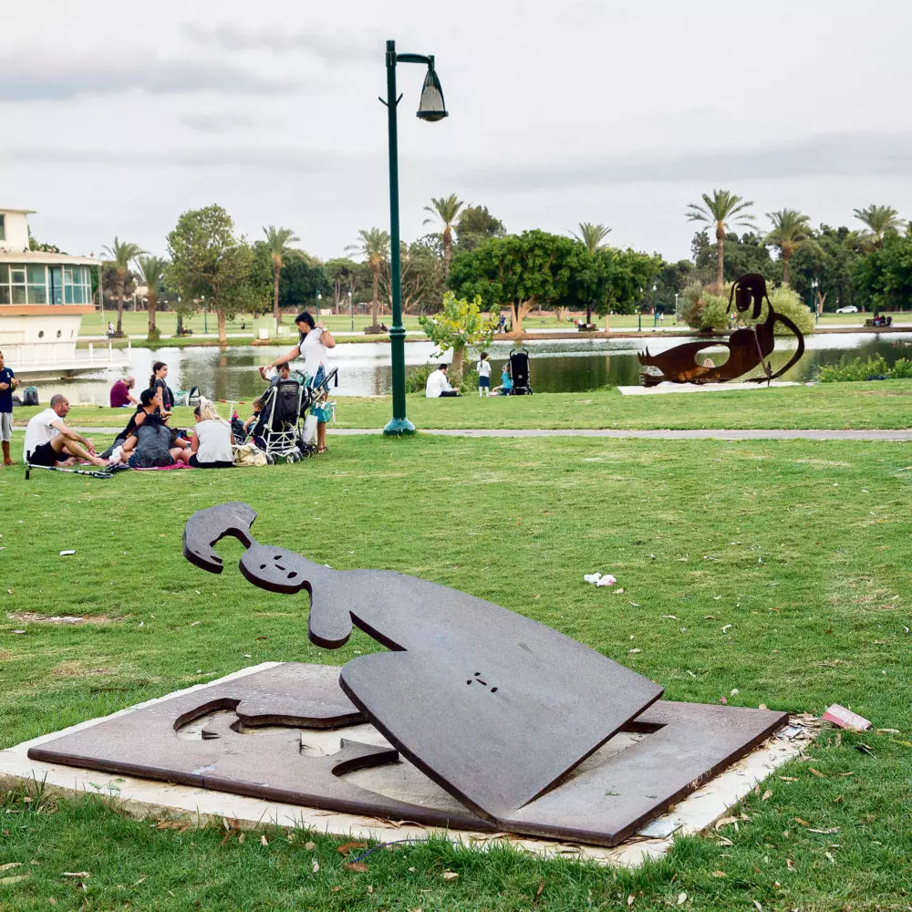 Menashe Kadishman, naixement instal·lat al parc nacional de Ramat-Gan. Foto de Tal Shahar.