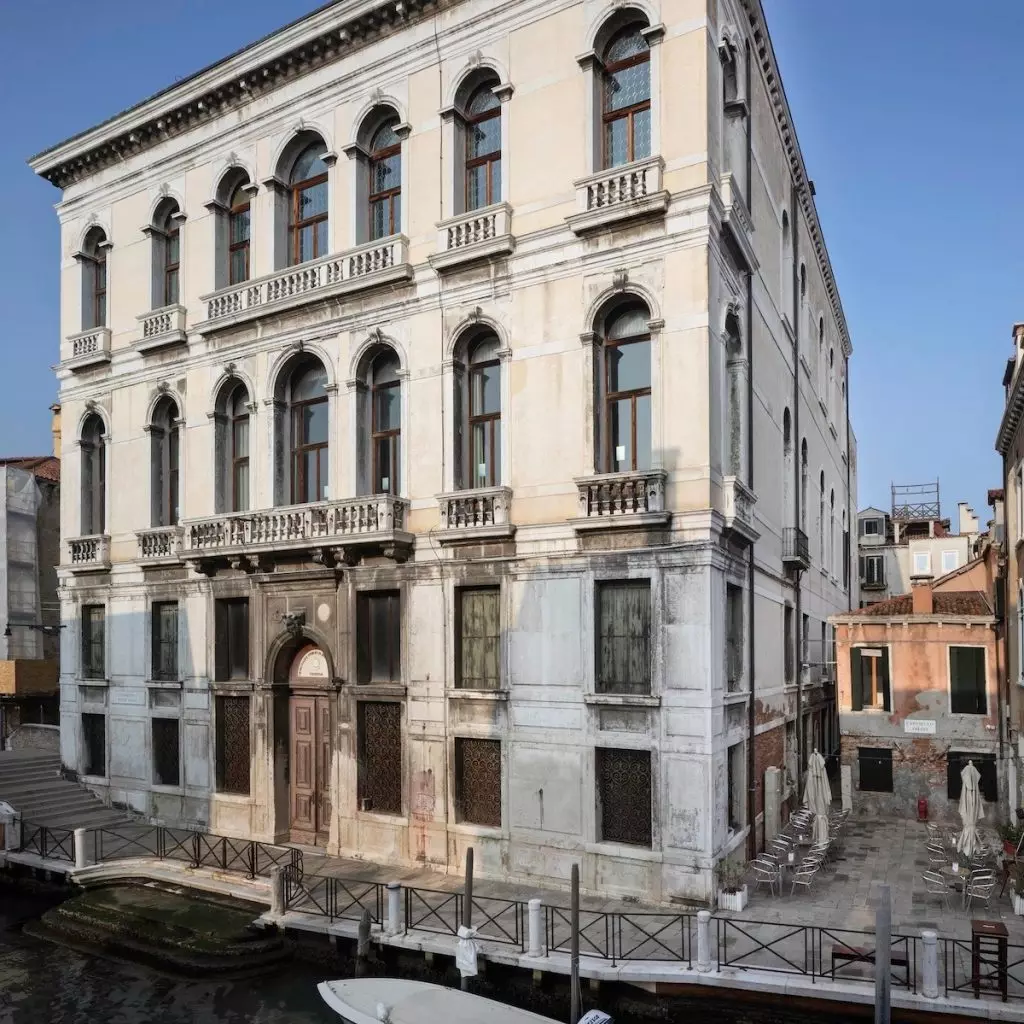 Palazzo Diedo, Venedeg. Photo vum Alessandro Chemollo, Ugedriwwe Berggruen Arts and Culture.