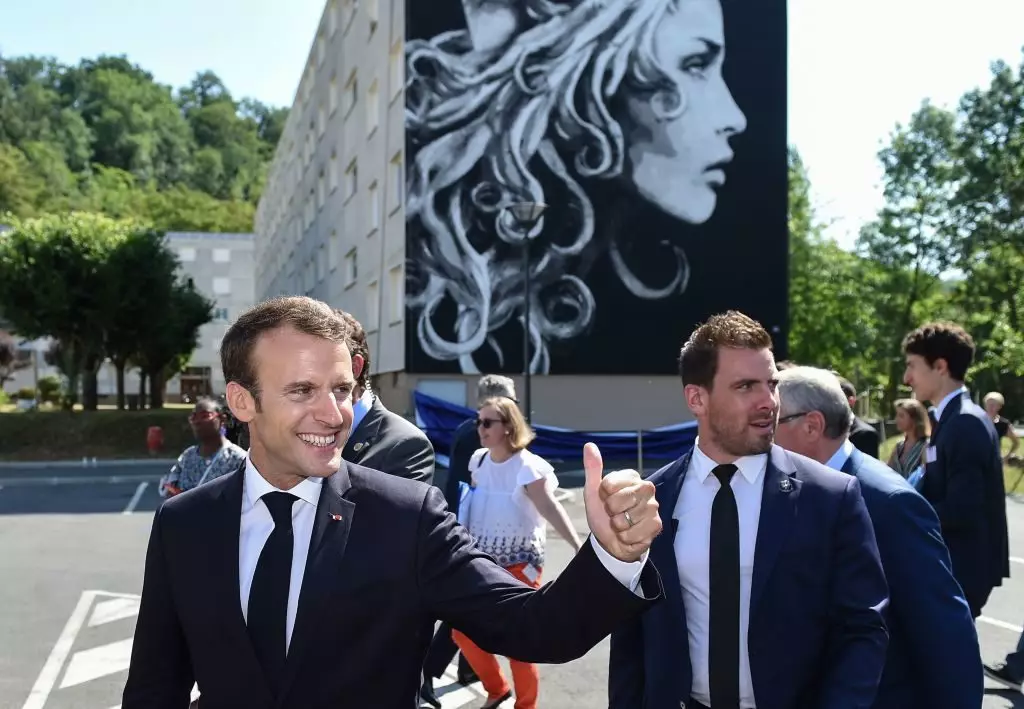 Emmanuel Macron Memilih Artis Jalanan untuk Menunjukkan Marianne, Simbol Kebebasan Perancis, untuk Setem Negara 15085_1