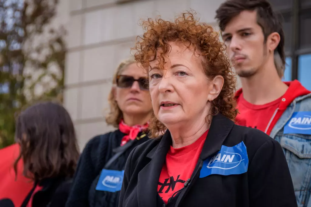 Die Künstlerin und Aktivistin Nan Goldin, die sich seit Jahren gegen die Familie Sackler stark macht, steht auf Platz zwei der diesjährigen Power 100-Liste. Foto von Erik McGregor/LightRocket über Getty Images.