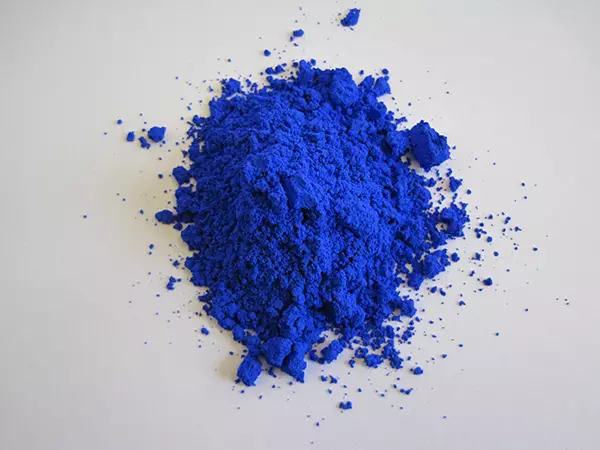 Le bleu YInMn nouvellement découvert est maintenant disponible dans le commerce auprès de la Shepherd Color Company. Avec l'aimable autorisation de l'Université d'État de l'Oregon.