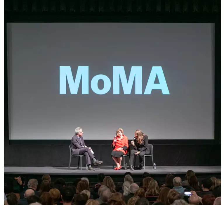 Jack Shear, Aggie Gund og Catherine Gund på premieren av Aggie (2019) på MoMA.