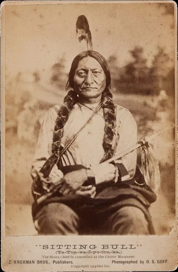 Daim duab thaum ntxov ntawm Sitting Bull (1881).