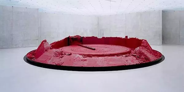 Anish Kapoor My Red Homeland (2013) Foto: Nic Tenwiggenhorn per La Moskva Juda Muzeo kaj Toleremo-Centro