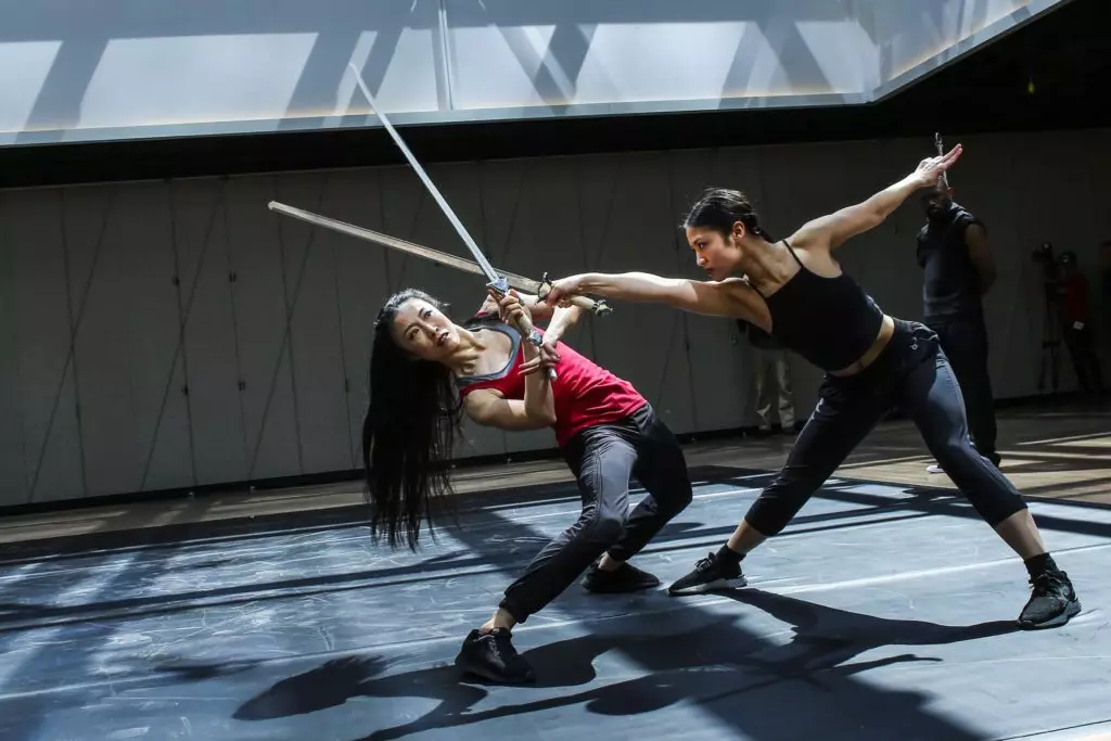 Bailarines de Dragon Spring Phoniex Rise asisten a un ensayo en Tisch Skylights dentro del nuevo centro de artes The Shed en Hudson Yards durante una vista previa para los medios el 3 de abril de 2019 en la ciudad de Nueva York. Foto: Kena Betancur/AFP/Getty Images.