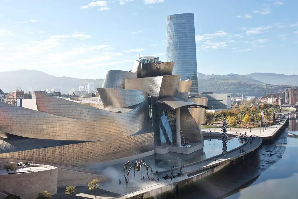 Museo Guggenheim, Bilbao. Senepe ka Naotake Murayama, Creative Commons Attribution 2.0 Generic license.