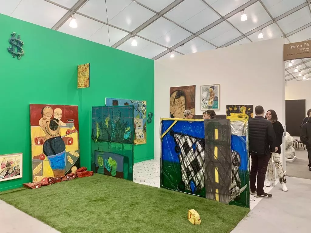 Wurk fan Jonathan Lyndon Chase fan Company at Frieze New York 2019. Foto troch Sarah Cascone.