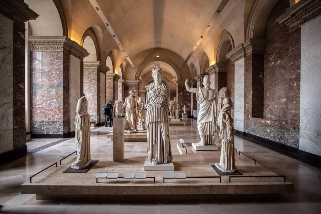 Vam preguntar als súper aficionats del Louvre per què eren els primers a visitar el museu recentment reobert. Les seves respostes us encantaran 1608_1