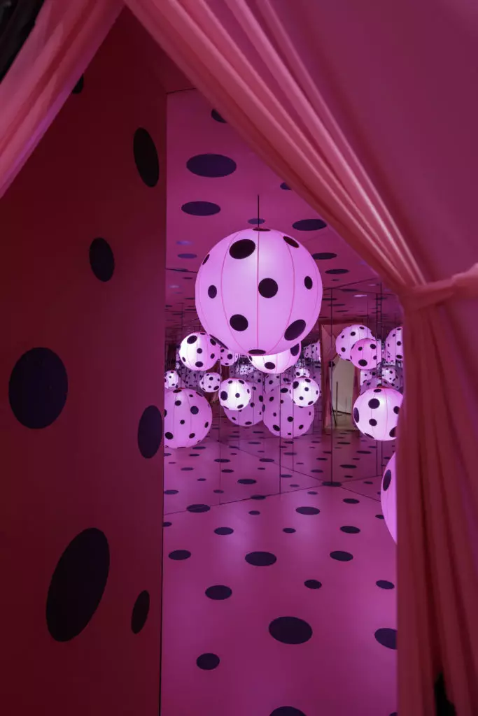 Guarda lo spettacolo di Yayoi Kusama che John Kasich, possibile futuro candidato presidenziale, pensa sia 