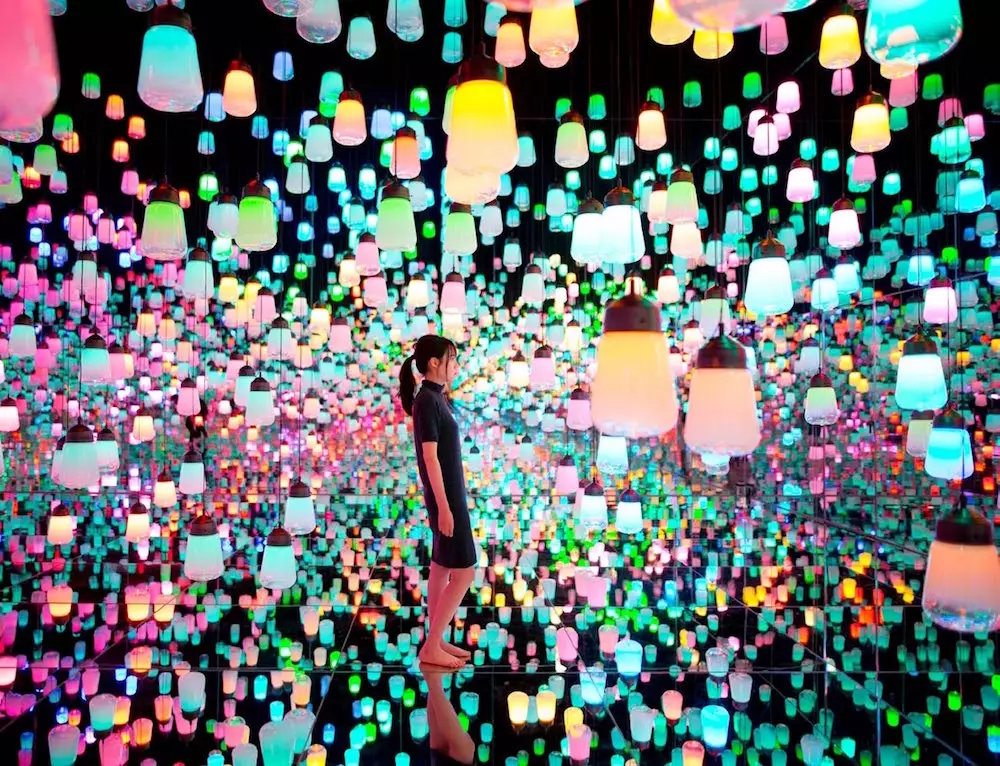 MORI Building Digital Art Museum – teamLab Borderless, Tokio, Japonsko – © teamLAB