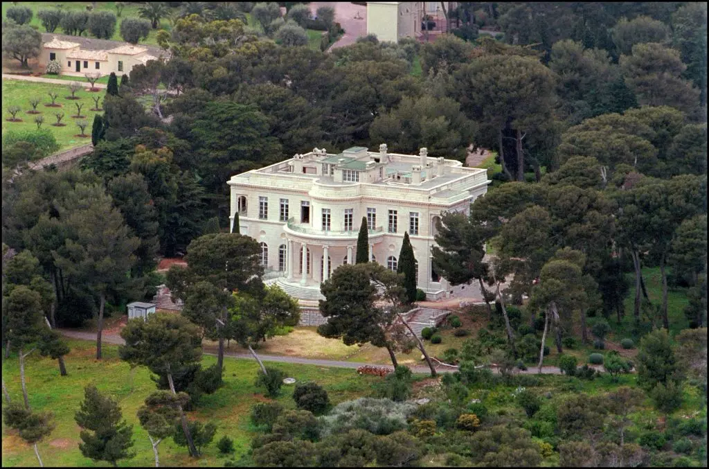 Ufaransa ilinyakua mali ya kasri ya Roman Abramovich, Château de la Croë, kwenye peninsula ya Cap d'Antibes kusini mwa Ufaransa. Picha na Pool Benainous/Duclos/Gamma-Rapho kupitia Getty Images.