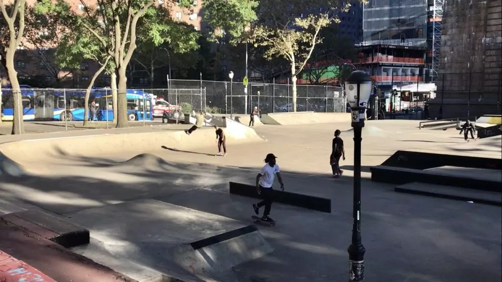 Lower East Side Skate Park, sing bakal dadi tuan rumah intervensi lan kinerja dening Barbara Kruger. Foto Brian Boucher.