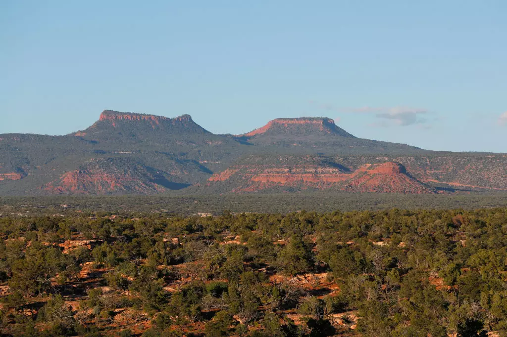 Om 'n Trump-bevel om te keer, het president Biden federale beskerming vir twee natuurlike landmerke in die Utah-woestyn herstel