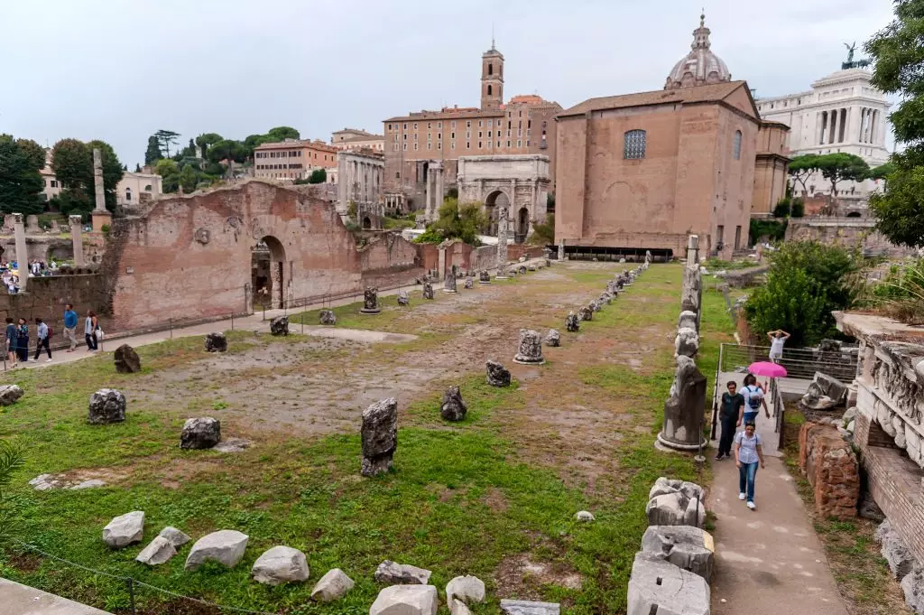 Dokumen mahkamah Peguam Daerah NY menyatakan ketua yang dipertandingkan ditemui semasa penggalian Basilica Aemilia di Itali.