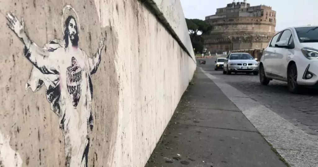 Il Vaticano ha trasformato la sua opera di street art di Alessia Babrow, vista qui vicino al Vaticano, in un francobollo pasquale del 2020 senza il suo consenso. Foto di Alessia Babrow.