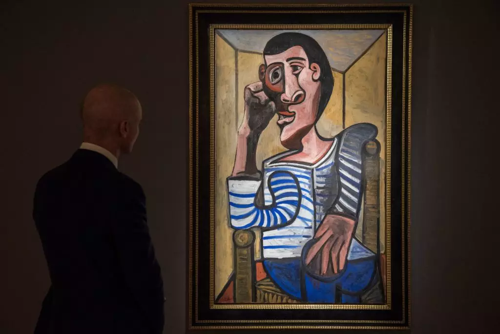 O rolă de vopsea a rupt o gaură de 20 de milioane de dolari într-un Picasso îndreptat la Christie's. Acum, compania de asigurări dă în judecată contractorul să plătească pentru aceasta 17776_2