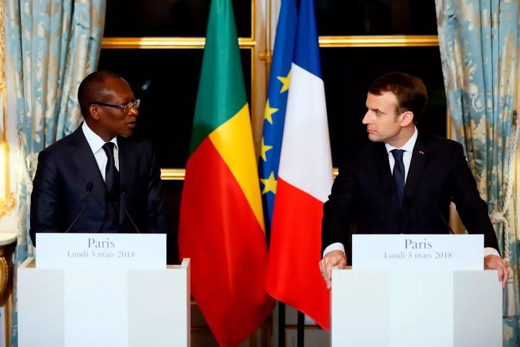 Emmanuel Macron na Perezida wa Benin, Patrice Talon. Ifoto ya Etienne Laurent / AFP / Amashusho ya Getty.