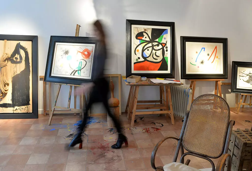 Une reconstitution de l'atelier du peintre Joan Miro, présentée par la Galerie Mayoral, le 19 janvier 2016 à Londres. Photo Anthony Harvey/Getty Images.