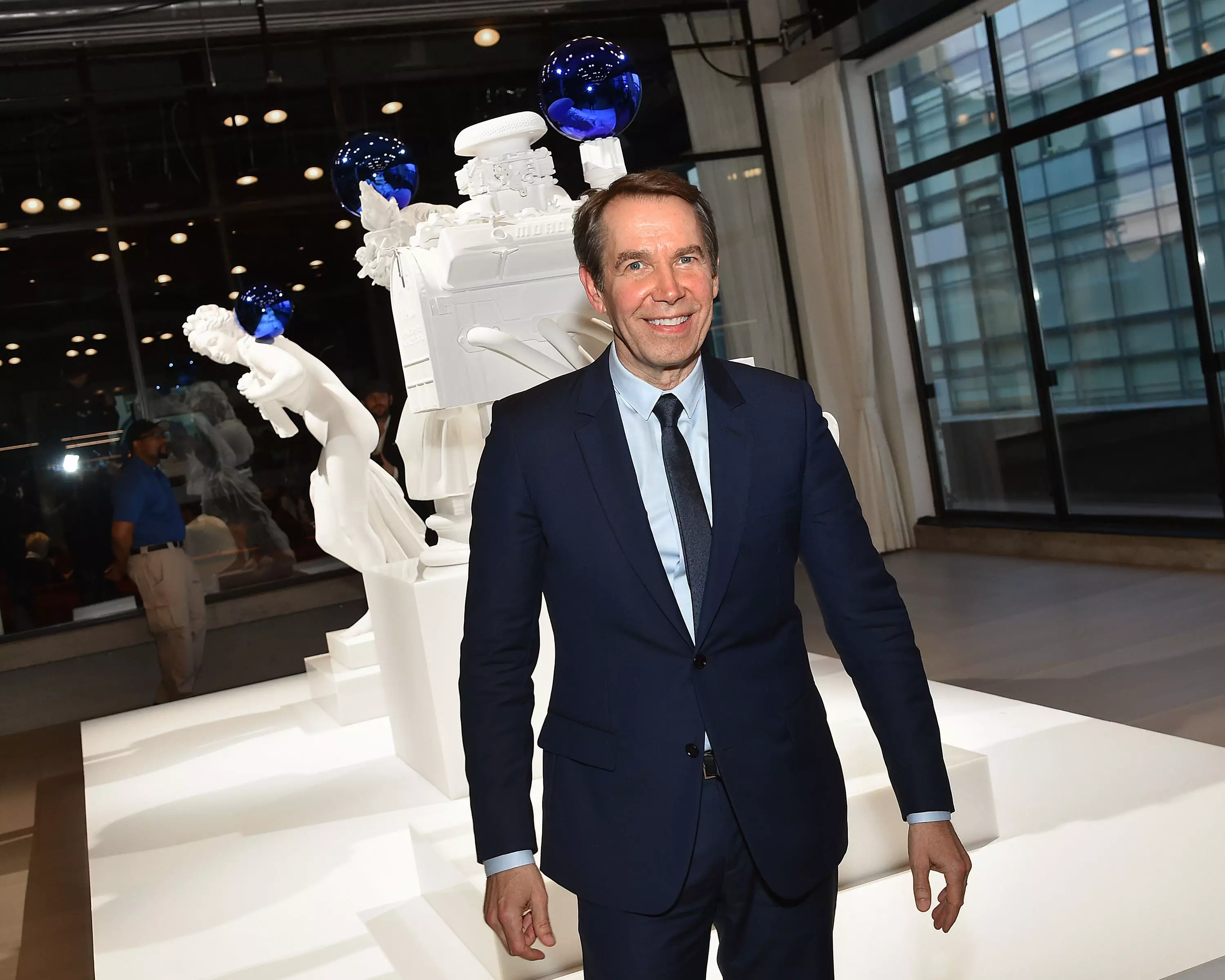 האמן ג'ף קונס משתתף בהשקה של Jeff Koons x Google ב-9 במאי 2016 בניו יורק, ניו יורק. התמונה באדיבות בן גאב/Getty Images.