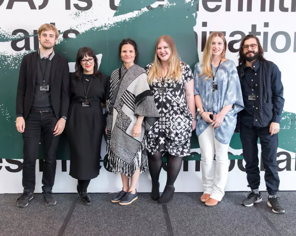 Le responsable des adhésions et des événements de la NADA, Thomas Ahlgren, la directrice des adhésions Manuela Paz, la directrice exécutive Heather Hubbs, la directrice associée du salon Charlotte Walters, la responsable des relations VIP Emily Counihan et le responsable des partenariats et des communications Zack Tornaben. Avec l'aimable autorisation de BFA et NADA New York.