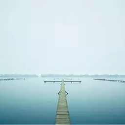 David Burdeny, Thin Dock, West Lake, Hangzhou China (2011). Met vergunning van Galerie de Bellefeuille.