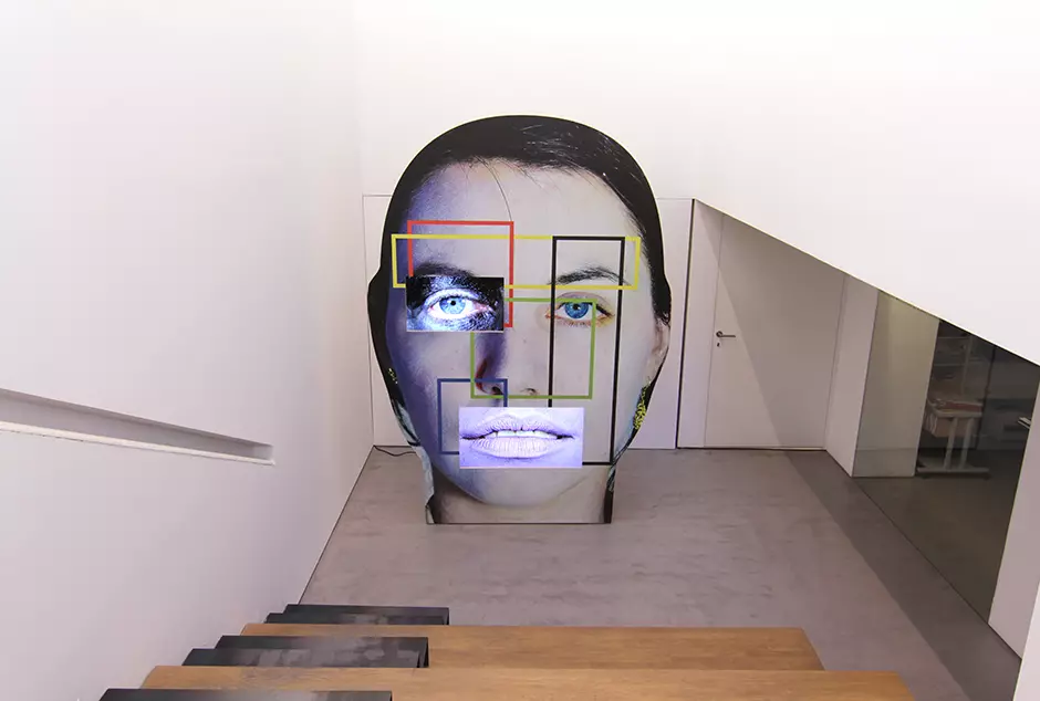 Tony Oursler，U%ni，2016。图片由 Moisés Pérez de Albéniz 提供。