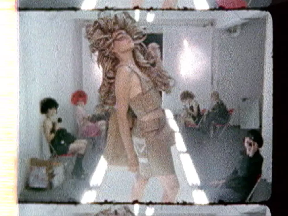 Shannon Plumb, “Paper Collection” (video snimak), 2007, Super 8 prebačen u digitalni video, Trajanje: 19 minuta 30 sekundi. Ljubaznošću umjetnika i Pierogija