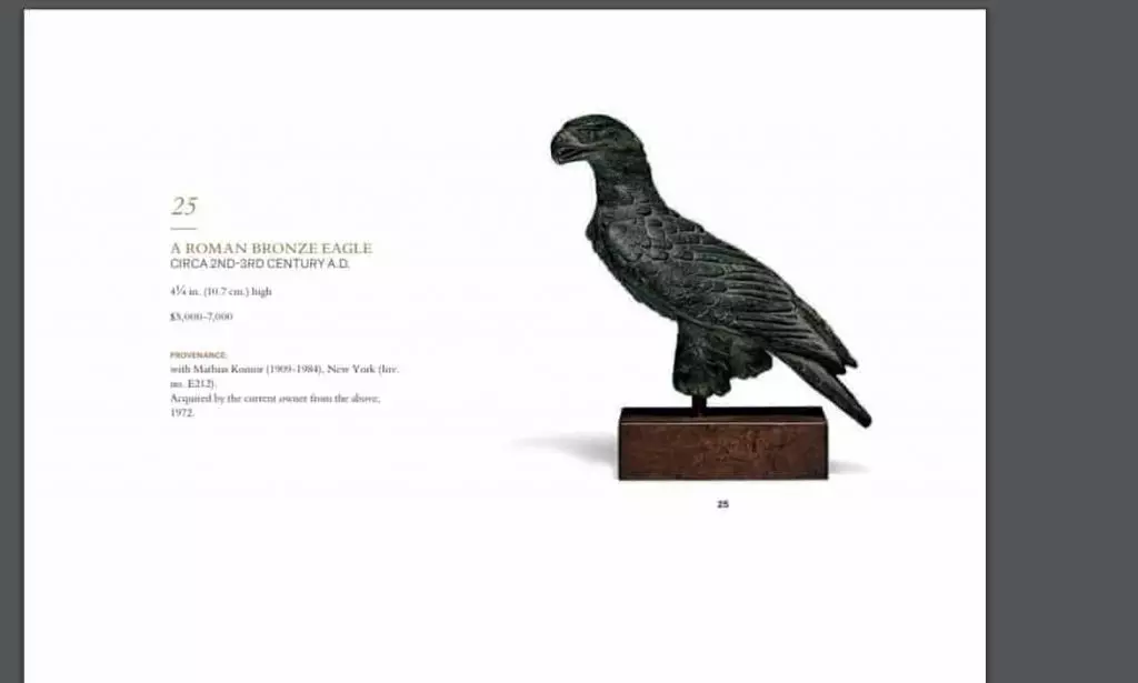 Christie's rub no Roman bronze eagle sculpture los ntawm kev sib tw tom qab nws txoj kev sib raug zoo rau ib tus neeg lag luam uas paub txog hauv kev nyiag khoom qub txeeg qub teg tsis tau pom dua. Diam duab courtesy of Christie's.