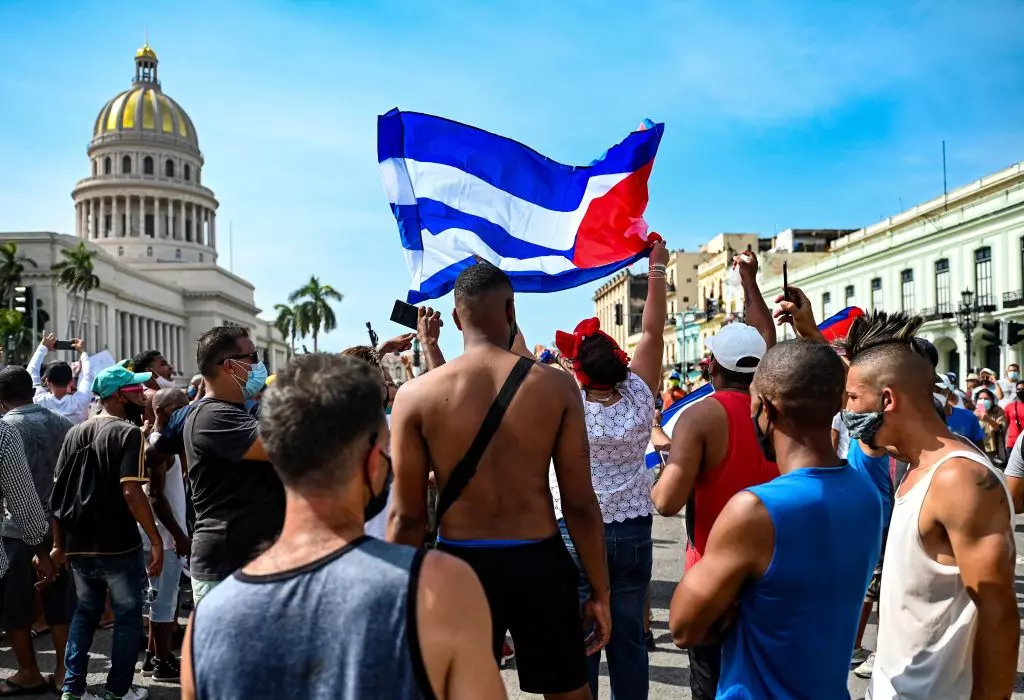 Le 14th Havana Biennial Ua Tatala mo Tagata Lautele-Ae o le Faʻaaliga Ua Avea se Nofoa i tua i Teteʻe Siosiomia ai.