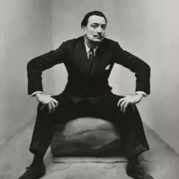 Irving Penn, Salvador Dali, New York (1947), od Sir Eltona Johna. Zbirka fotografij. Fotografija ©Fundacija Irving Penn.