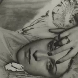 Man Ray, Dora Maar (1936), מאוסף הצילום של סר אלטון ג'ון. תמונה ©Man Ray Trust/ADAGP, פריז ו-DACS, לונדון 2016.