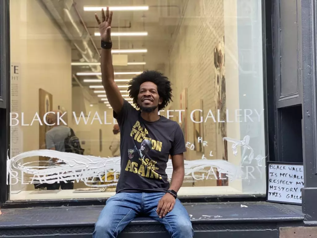 Xwediyê Galeriya Black Wall Street Ricco Wright. Wêne Sarah Cascone.