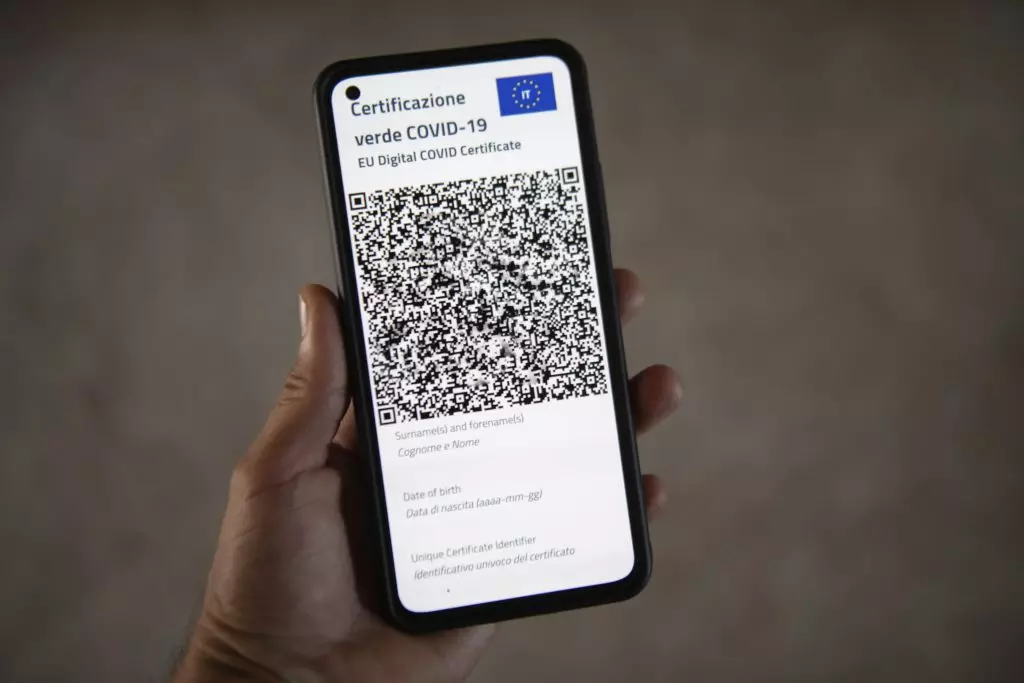 意大利的 COVID-19 綠色通行證。照片由 Stefano Guidi/Getty Images 拍攝。