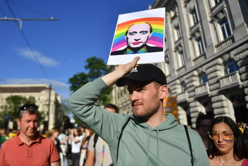 Ojambula ndi Otsutsa Akutsutsa Malamulo Atsopano a Hungary Anti-LGBTQ+ ngati Chiwopsezo Chachikulu ku Ufulu Wolankhula.