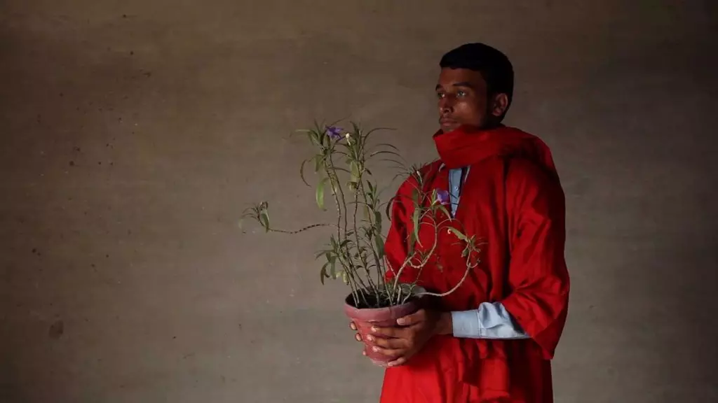 Basir Mahmoud. Photo du film Monument de l'arrivée et du retour (2016). Droits d'auteur de l'artiste. Avec l'aimable autorisation de la Biennale de Lahore.