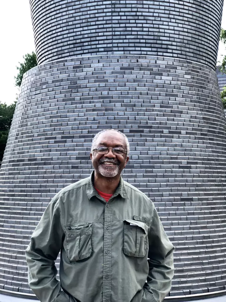 Kerry James Marshall cu O călătorie monumentală. Fotografie oferită de Greater Des Moines Public Art Foundation.