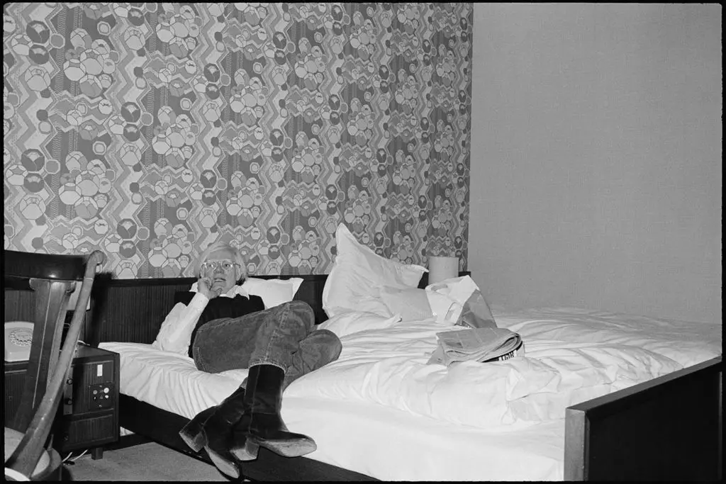 Bob Colacello, Andy di Hotel Bristol, Bonn, 1976. © Bob Colacello; Ihsan artis dan Vito Schnabel Projects.