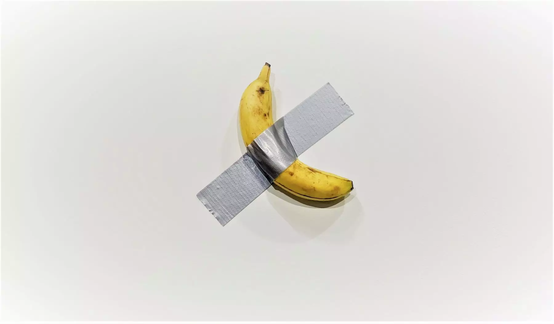 Iciko Elidlalayo Elicekele phansi I-Banana Booth ka-Maurizio Cattelan e-Art Basel Ngeke Abhekane Nemiphumela Engokomthetho