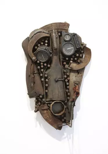 Gonçalo Mabunda Untitled (Mask) (2011) Sawir: Jack Bell Gallery