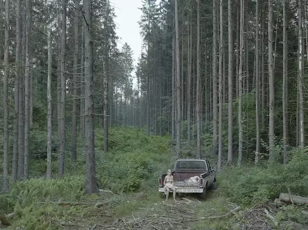 Gregory Crewdson, Pickup Truck (2014). Yees duab: © Gregory Crewdson, los ntawm Galerie Daniel Templon.