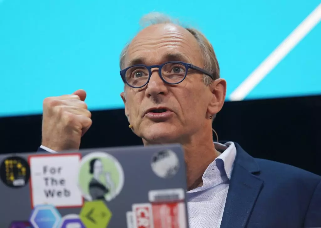 Si Tim Berners-Lee, physicist, computer scientist, imbentor ng HTML (Hypertext Markup Language) at tagapagtatag ng World Wide Web, ay nagsasalita sa Digital X conference noong 2021. Larawan ni Oliver Berg/picture alliance sa pamamagitan ng Getty Images.