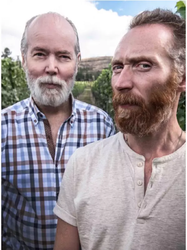 Douglas Coupland med Van Gogh lookalike Daniel Baker. Med tillstånd iamvincent.com