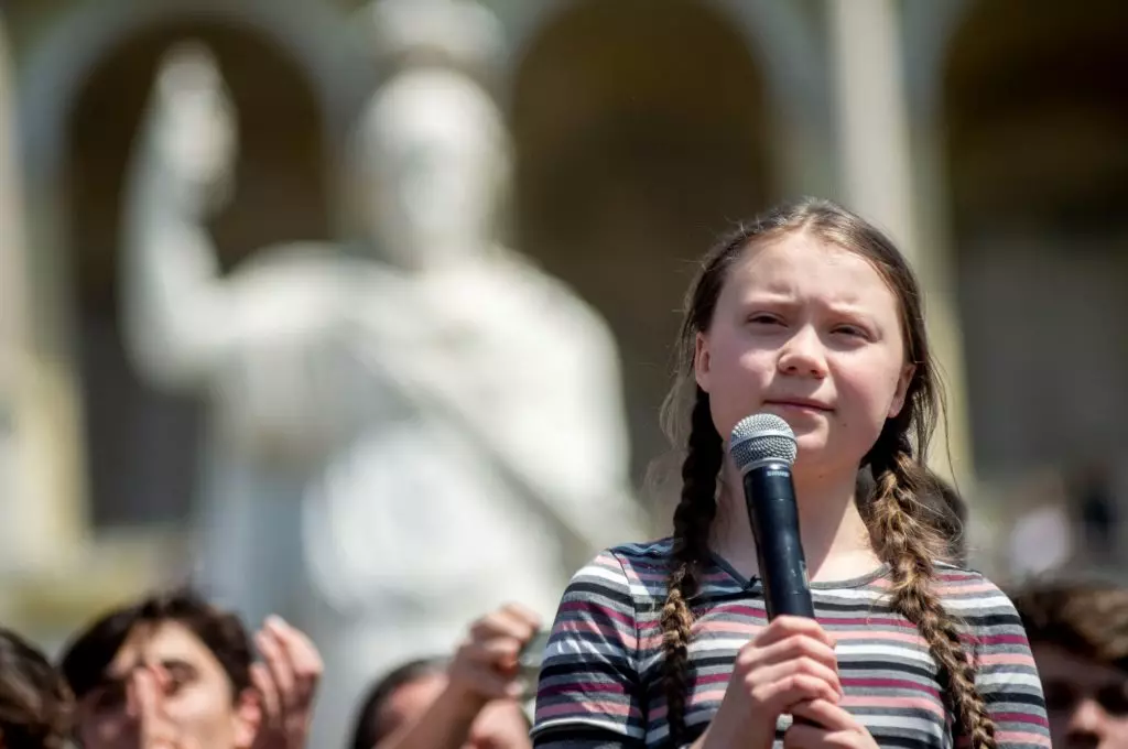 Švedijos klimato aktyvistė Greta Thunberg 2019 m. balandžio mėn. sako kalbą Romoje. Antonio Masiello/Getty Images nuotrauka.