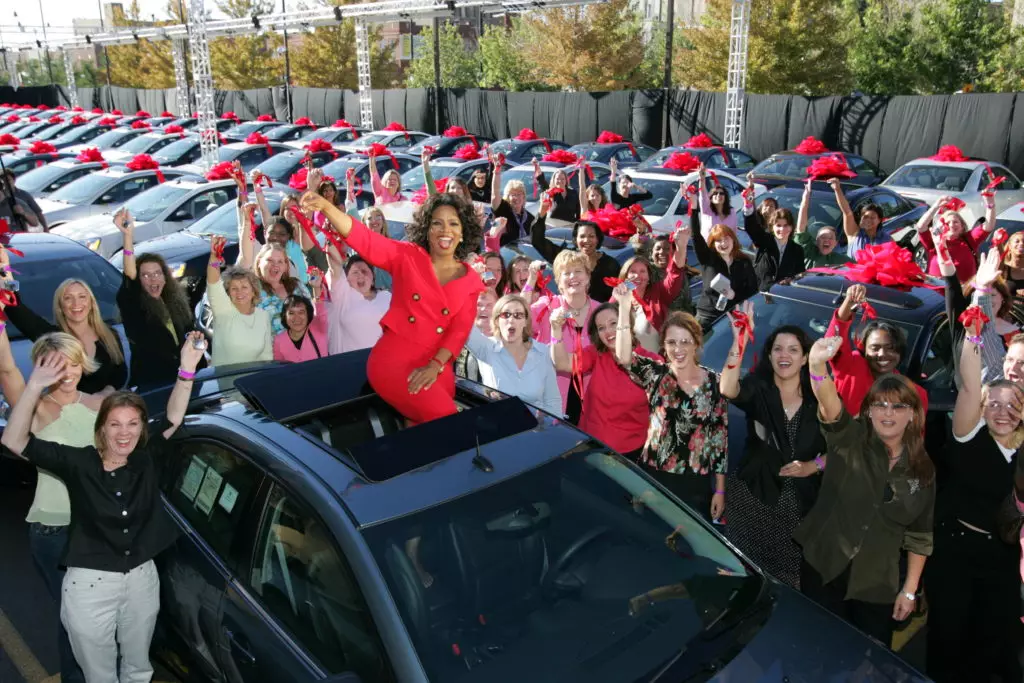 Oprah doou 276 carros em 9 de setembro de 2004, no episódio The Oprah Winfrey Show