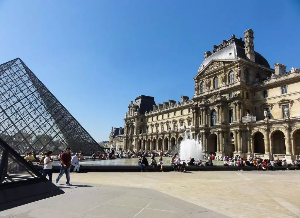 Matxafka Louvre, Paris. Sawirka waxaa leh Guillaume Speurt, Hal-abuurka Caadiga ah Sifaynta-Share Alike 2.0 shatiga Guud.