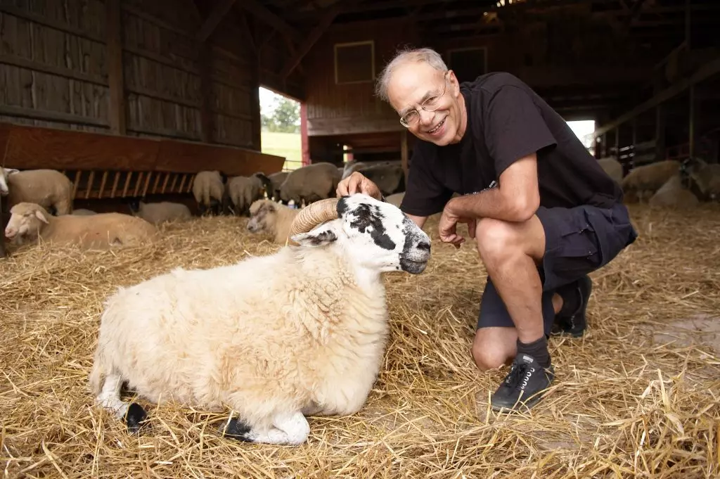 Peter Singer. Ritratt minn Derek Goodwin, kortesija tal-Istitut Berggruen.